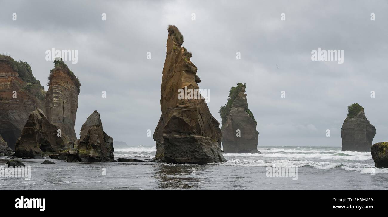 Three sisters cliffs New zealand Stock Photo - Alamy