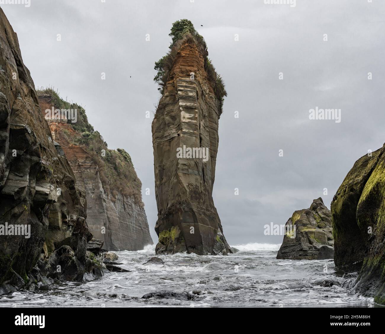 Three sisters cliffs New zealand Stock Photo - Alamy