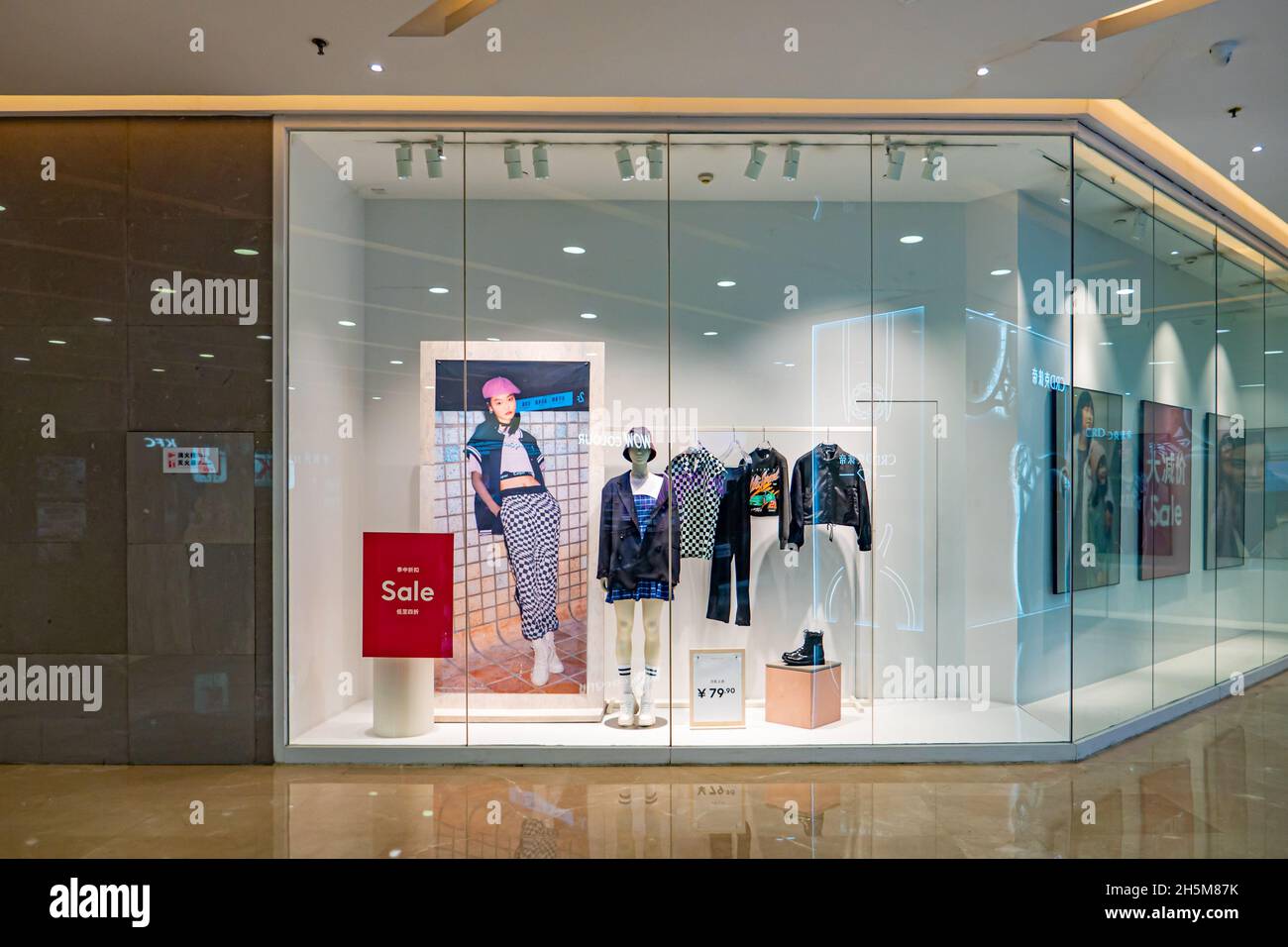 28 traditional clothing hi-res stock photography and images - Alamy