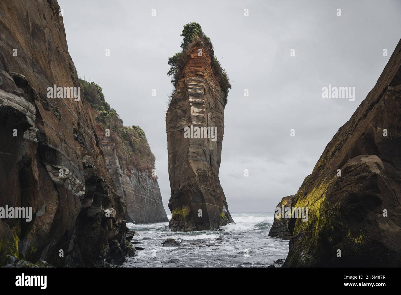 Three sisters cliffs New zealand Stock Photo - Alamy