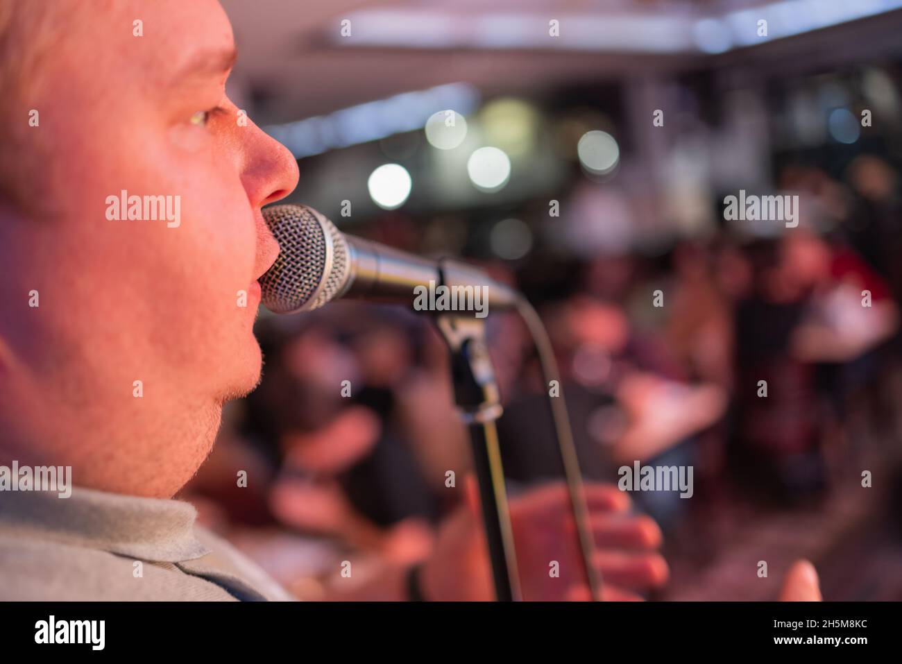 Viewer crowded audience speak with speaker in microphone. Participant ...