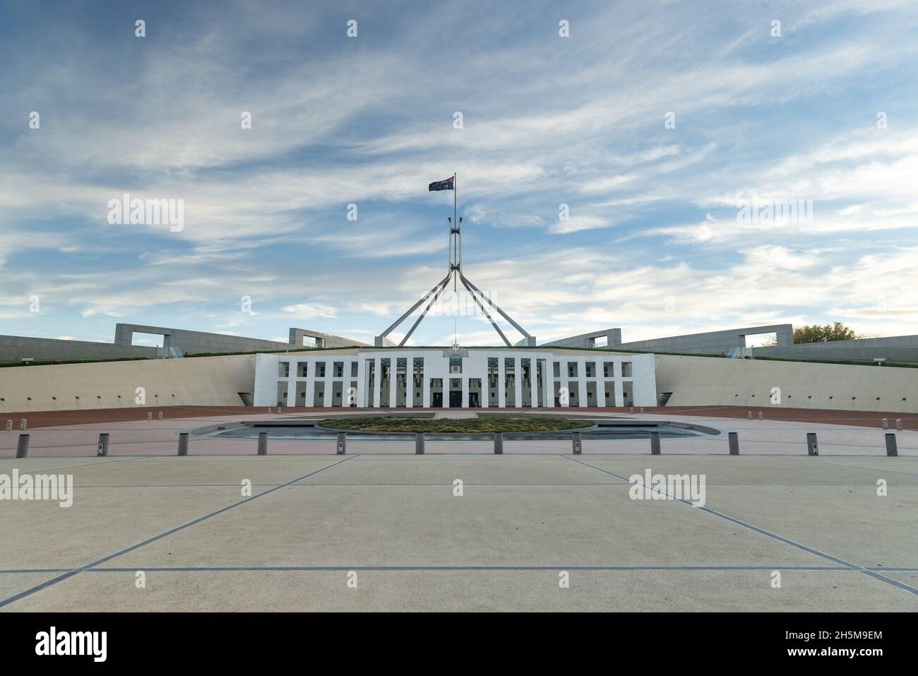 Canberra parliament house courtyard hi-res stock photography and images ...