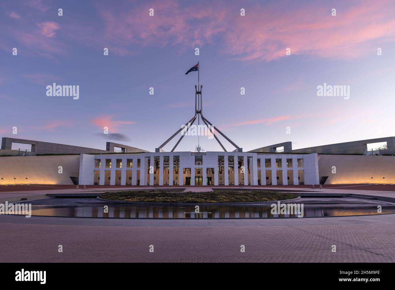 Canberra parliament house courtyard hi-res stock photography and images ...