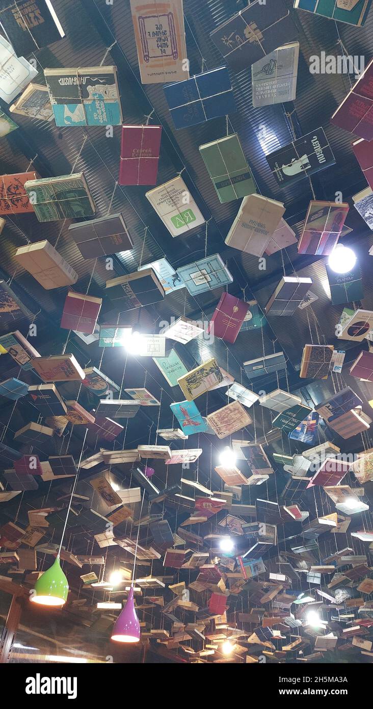 Row of old books at angle hi-res stock photography and images - Alamy