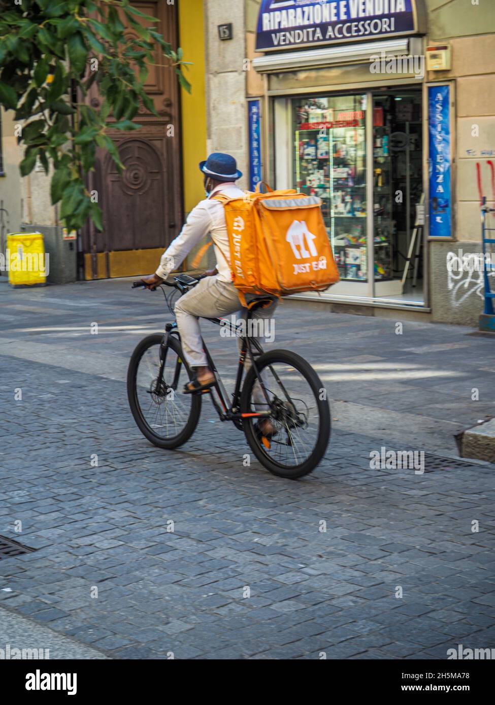 Delivery courier rider bike italy hi-res stock photography and images ...