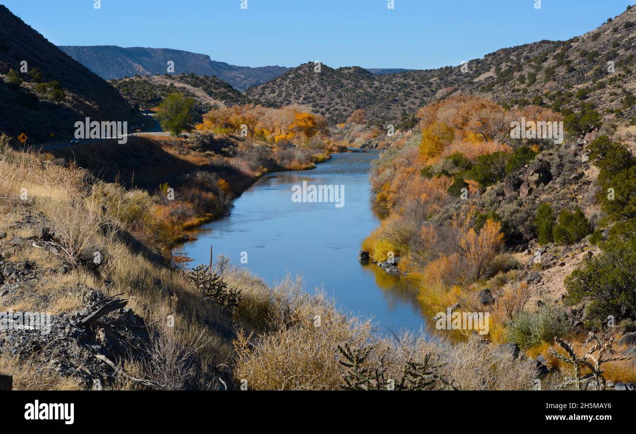 The Rio Grande river as it runs south near Taos, New Mexico Stock Photo ...