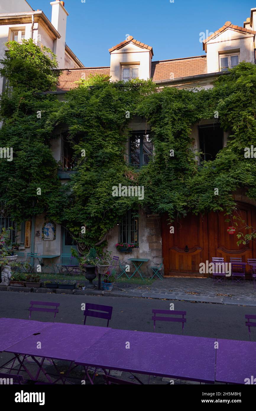 Au Vieux Paris d'Arcole, Small Traditional Street Corner with a Café ...