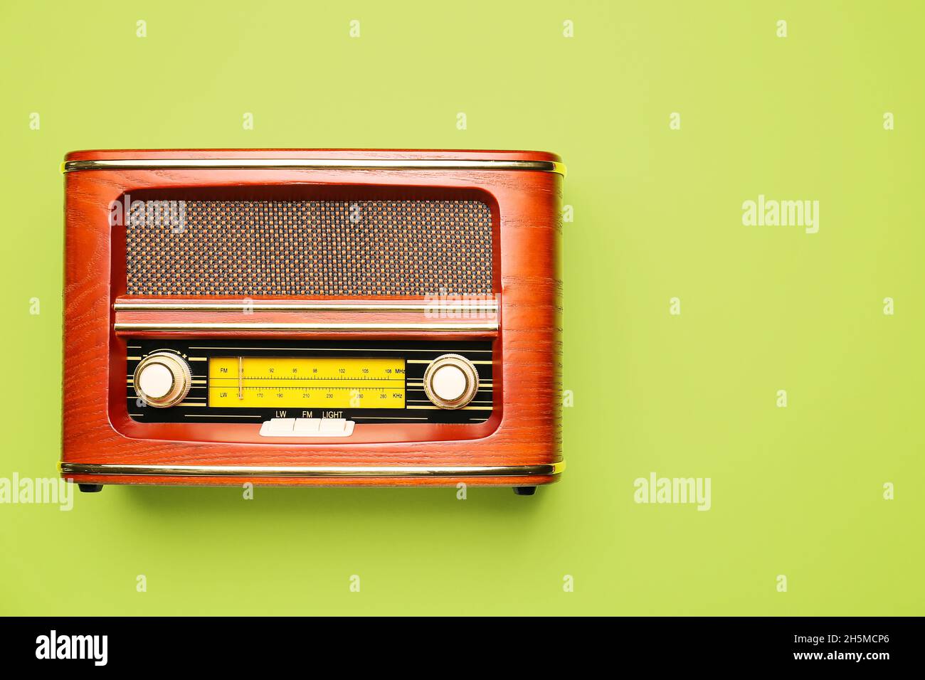 Vintage transistor radio top hi-res stock photography and images - Alamy