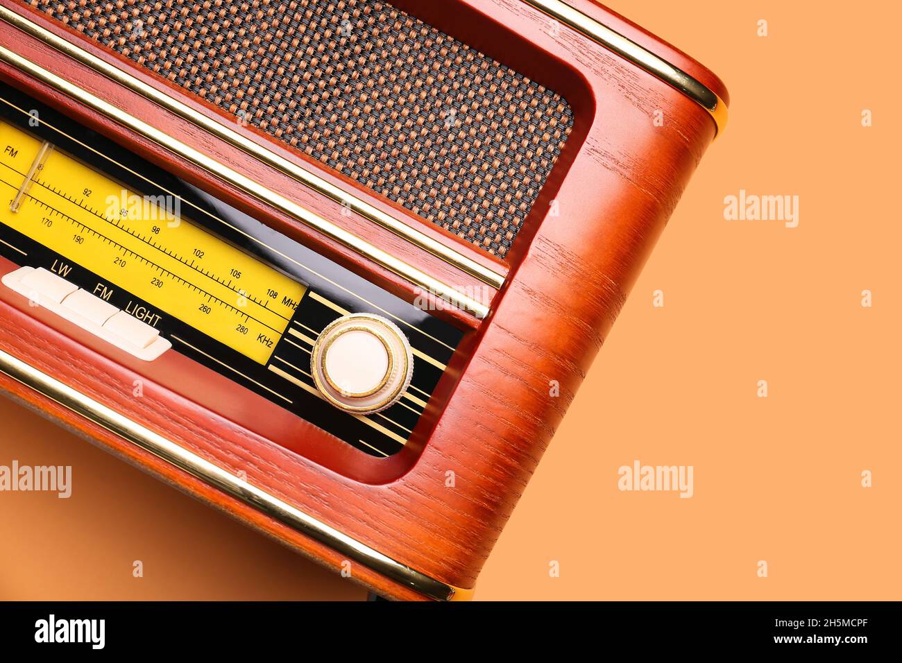 Vintage radio receiver on color background Stock Photo - Alamy