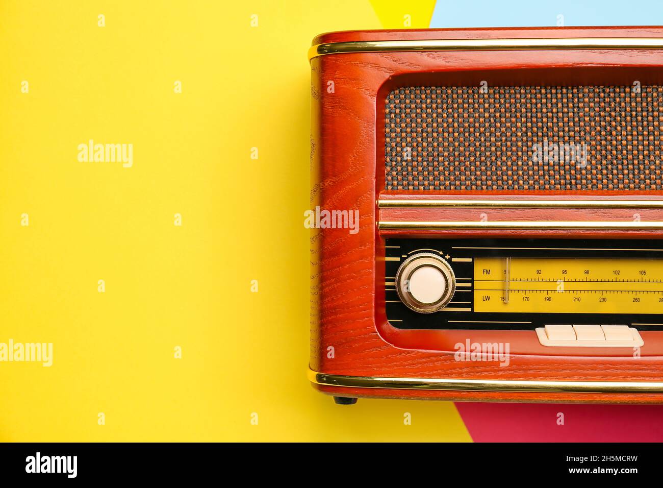 Vintage radio receiver on color background Stock Photo - Alamy