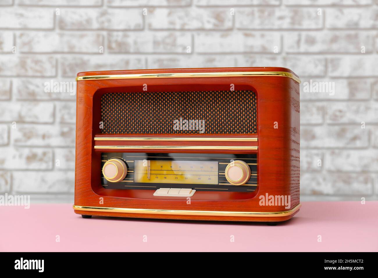 Vintage radio receiver on table in room Stock Photo - Alamy