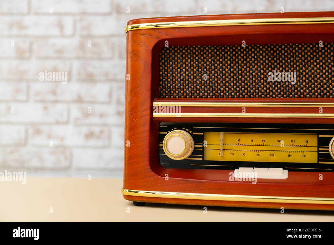 Vintage radio receiver on table in room Stock Photo - Alamy