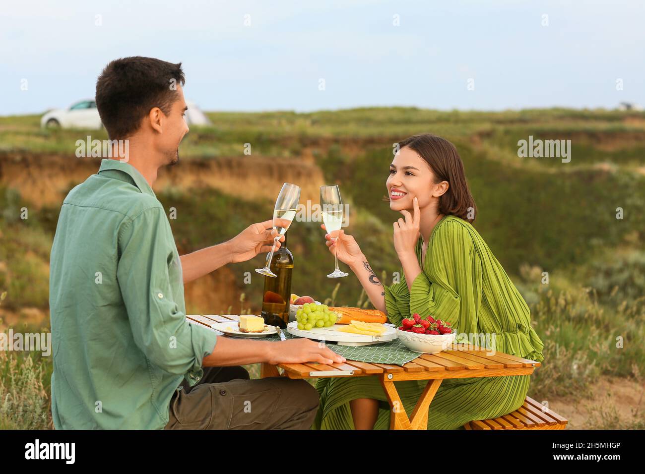 Happy young couple having romantic picnic outdoors Stock Photo - Alamy