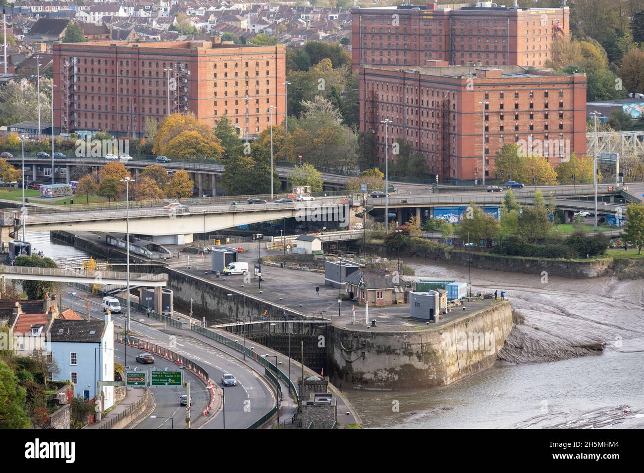 Traffic flows on the Plimsoll Bridge across the Floating Harbour ...