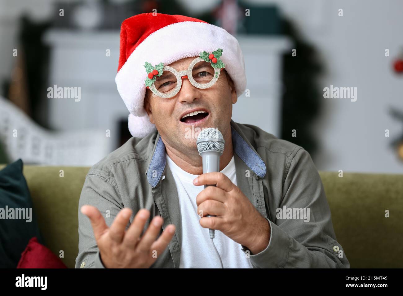 Mature male karaoke singer hi-res stock photography and images - Alamy