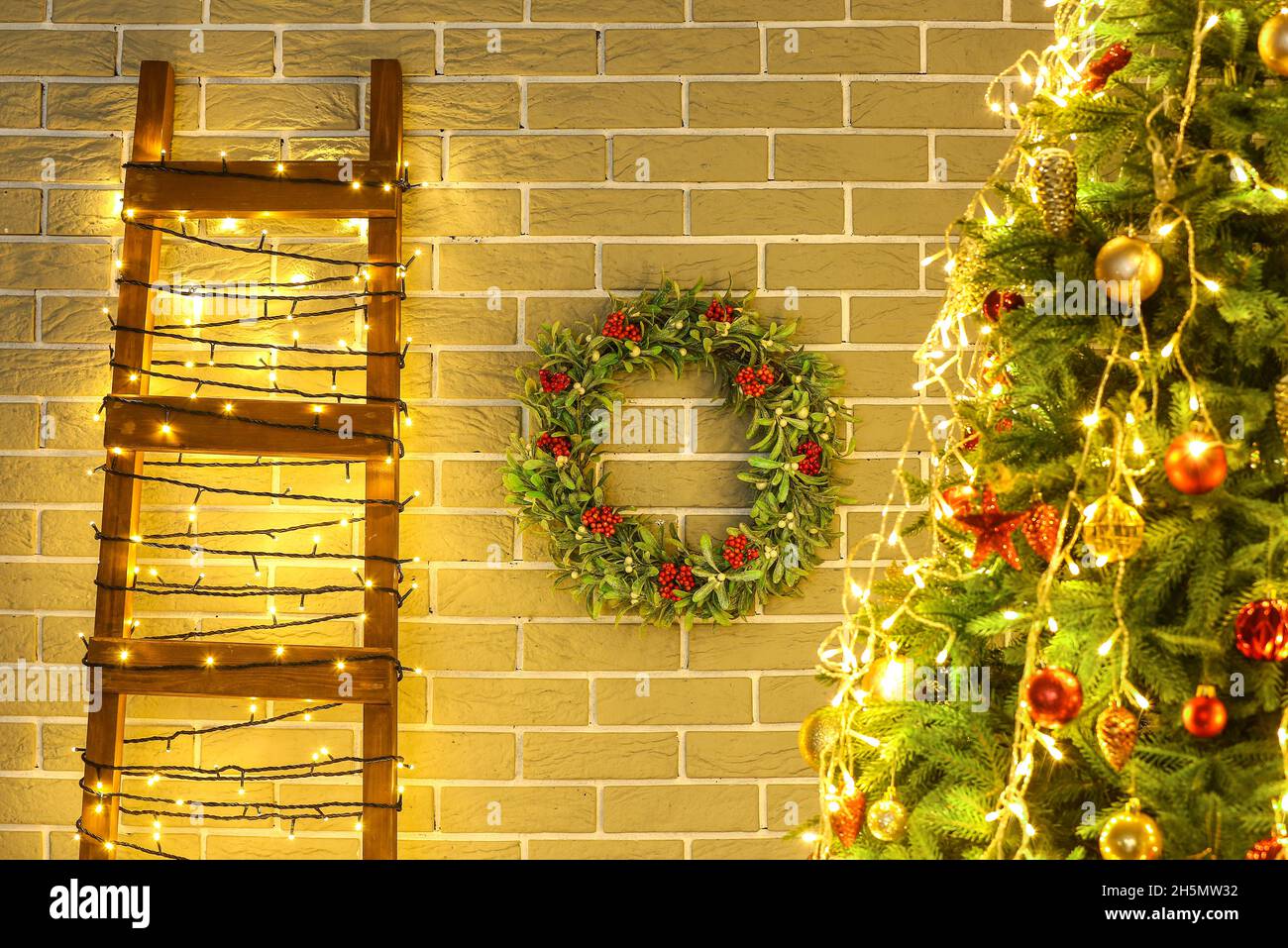 Hanging christmas lights ladder hi-res stock photography and images - Alamy