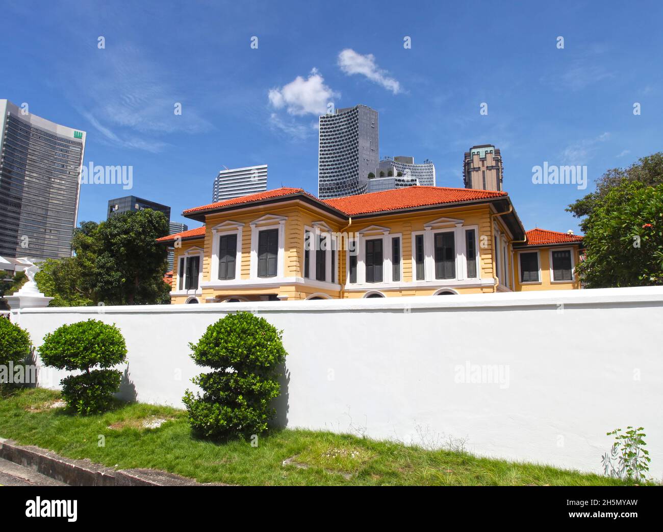 Sultan Gate in the Kampong Glam district of Singapore with Mamanda ...