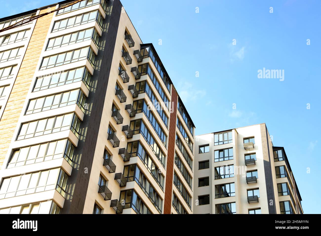 Modern multifamily hi-res stock photography and images - Alamy