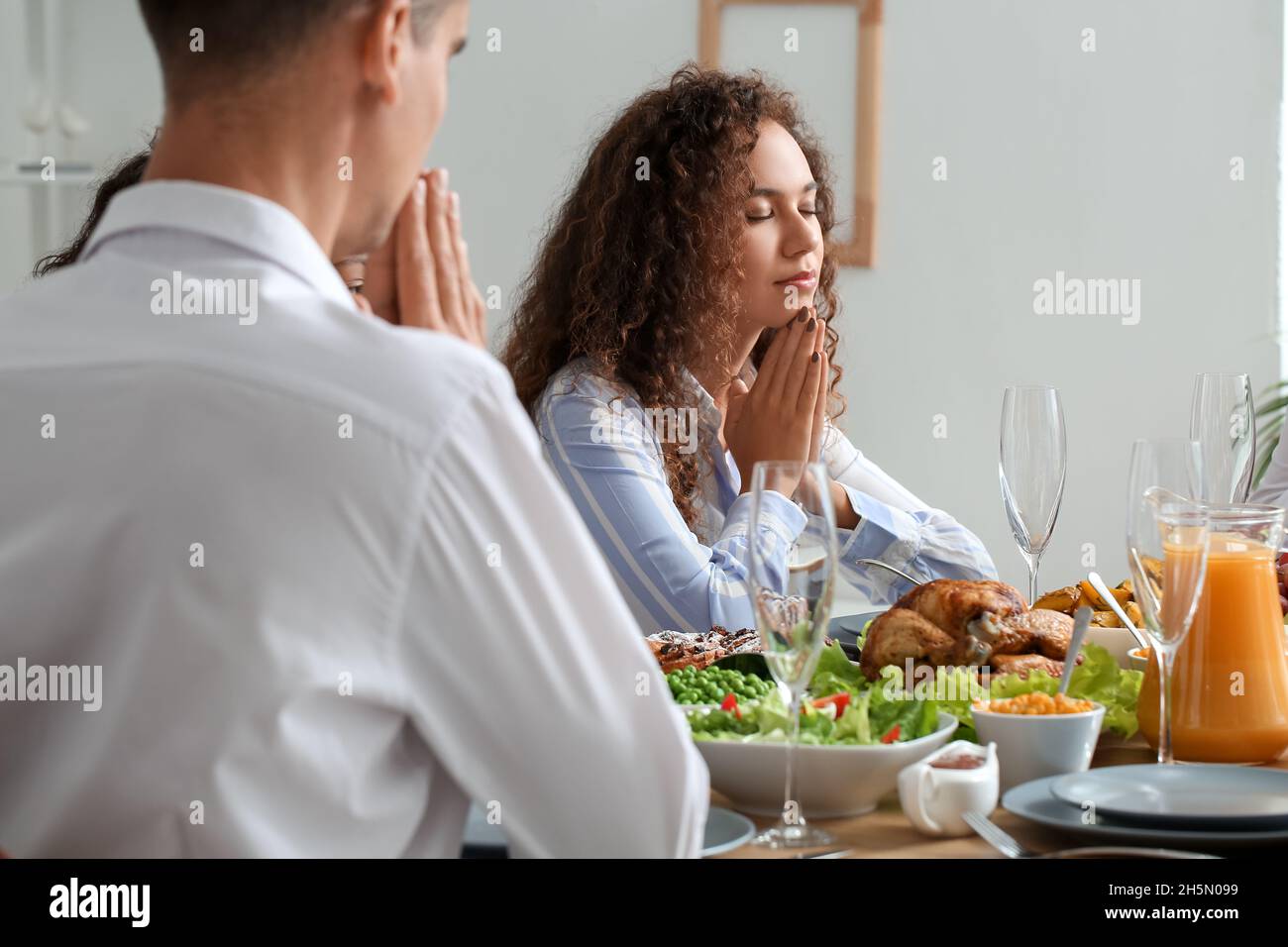 Family praying dining table hi-res stock photography and images - Alamy