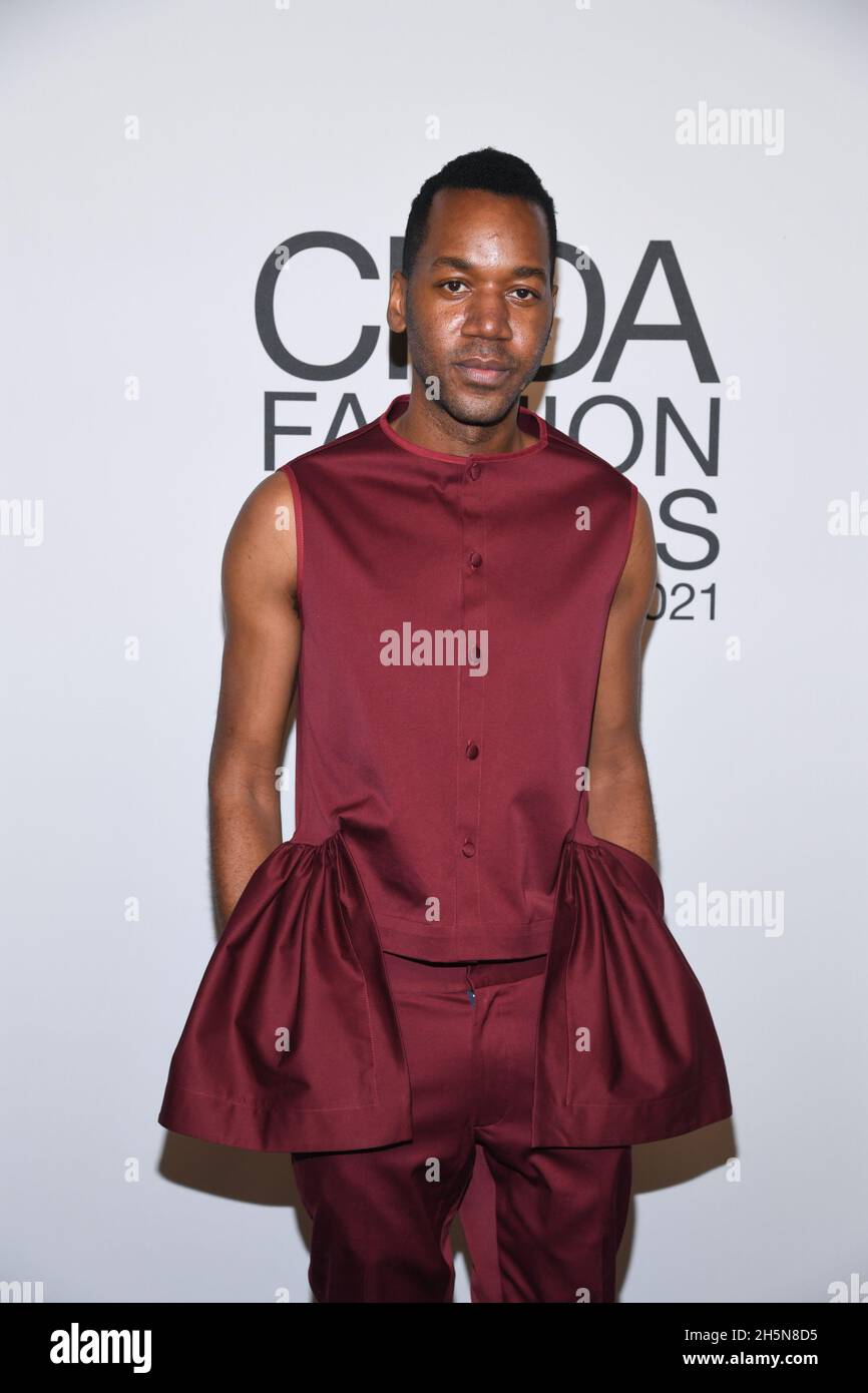 Kenneth Nicholson walking on the red carpet at the 2021 CFDA Fashion ...