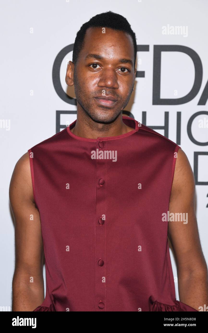 Kenneth Nicholson walking on the red carpet at the 2021 CFDA Fashion ...