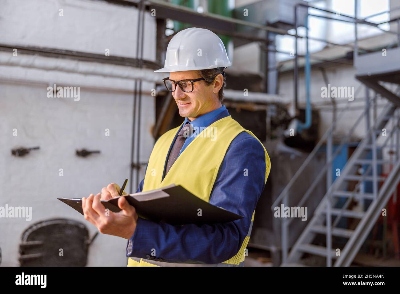 Engineer writing hi-res stock photography and images - Alamy