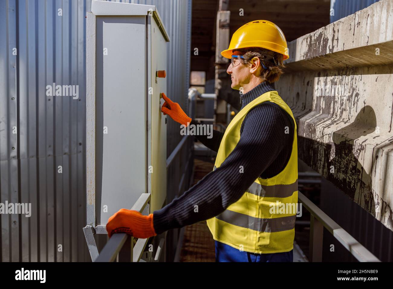 Operator in safety helmet hi-res stock photography and images - Alamy