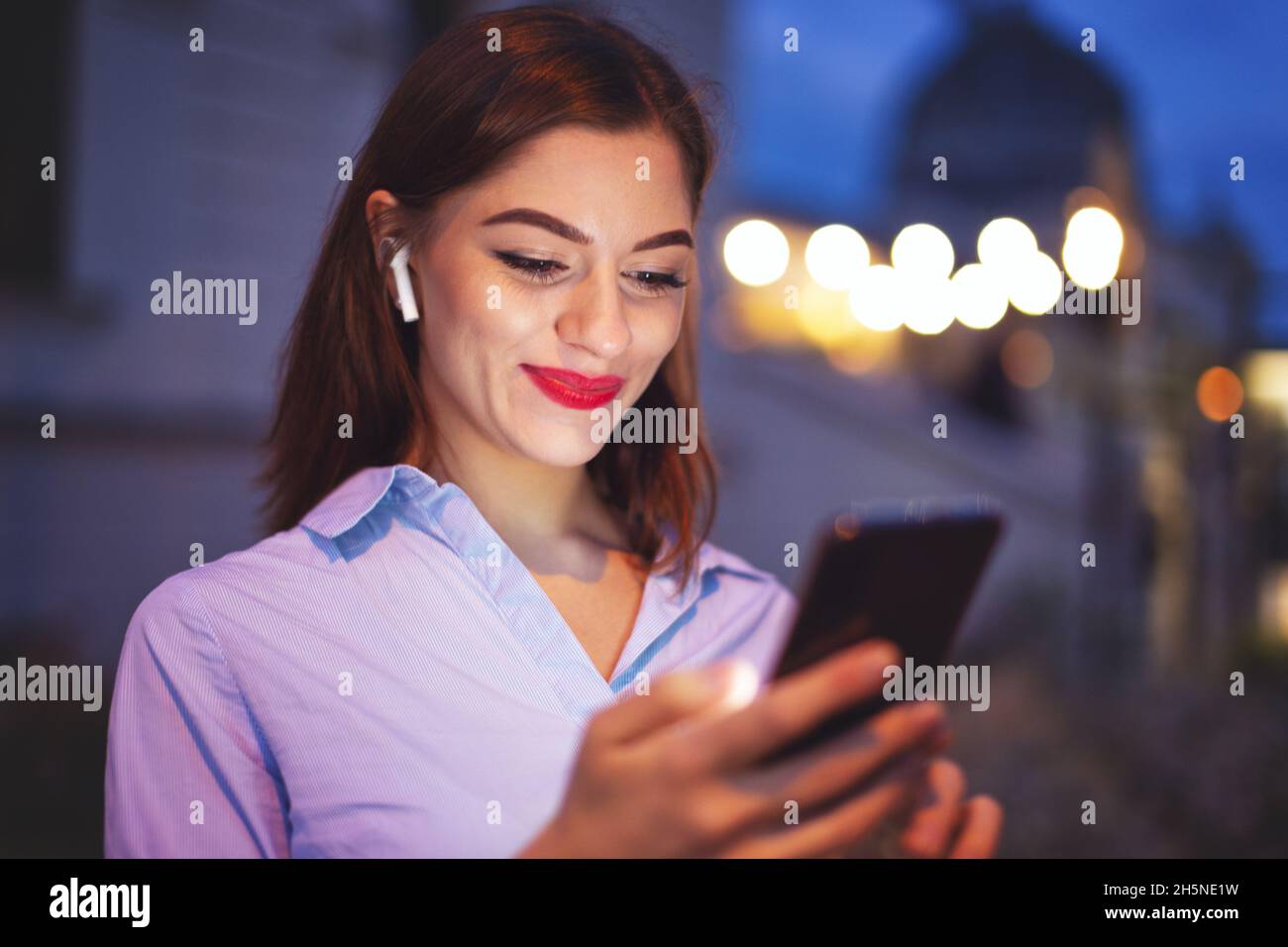 Checking smartphone messages hi-res stock photography and images - Alamy