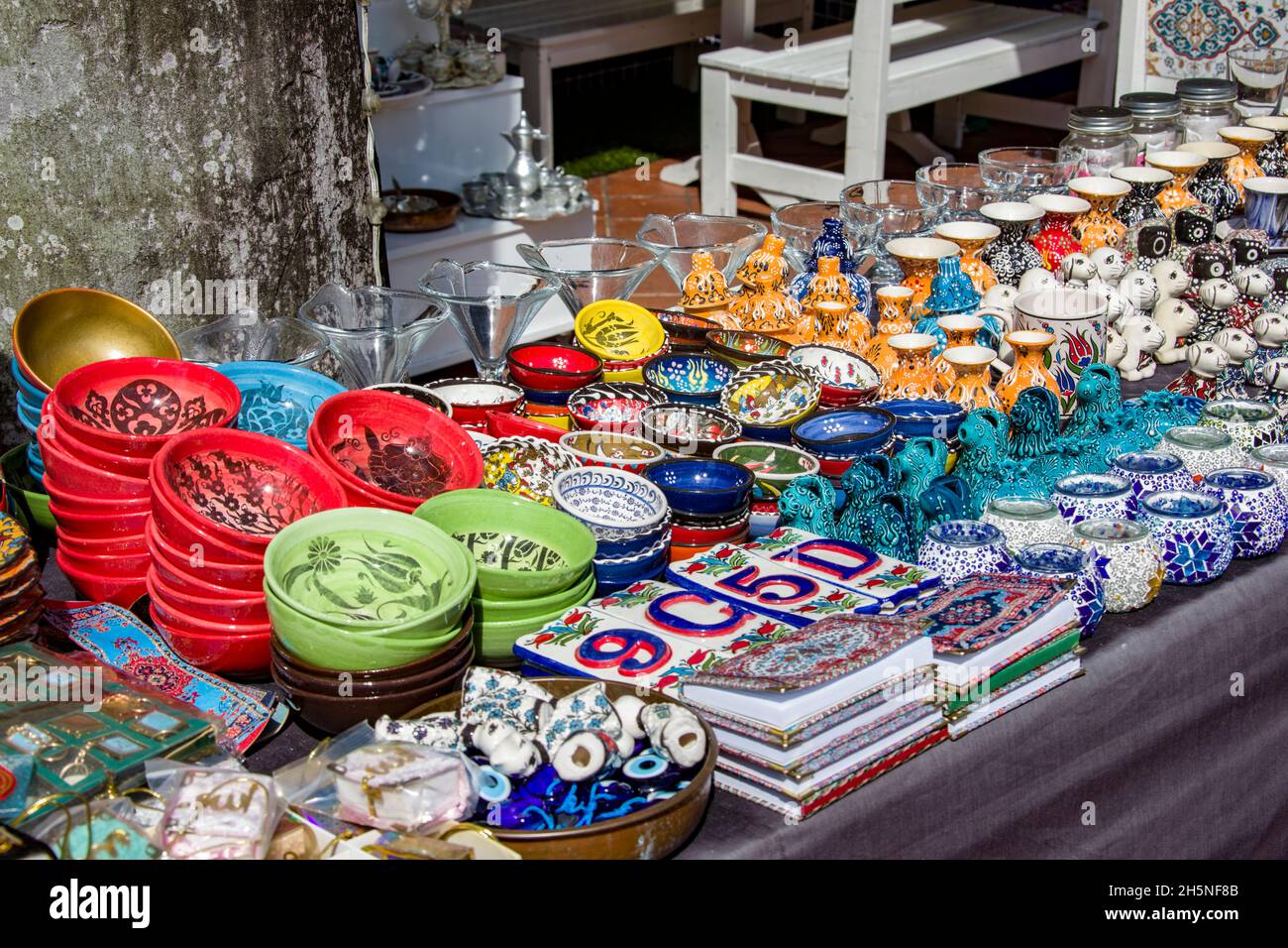 beautiful Arabic style goods at street stall at Arab street of Bugis ...