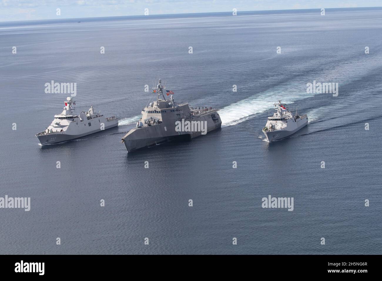 211109-N-FA490-6002 JAVA SEA (Nov. 9, 2021) The Independence-variant ...