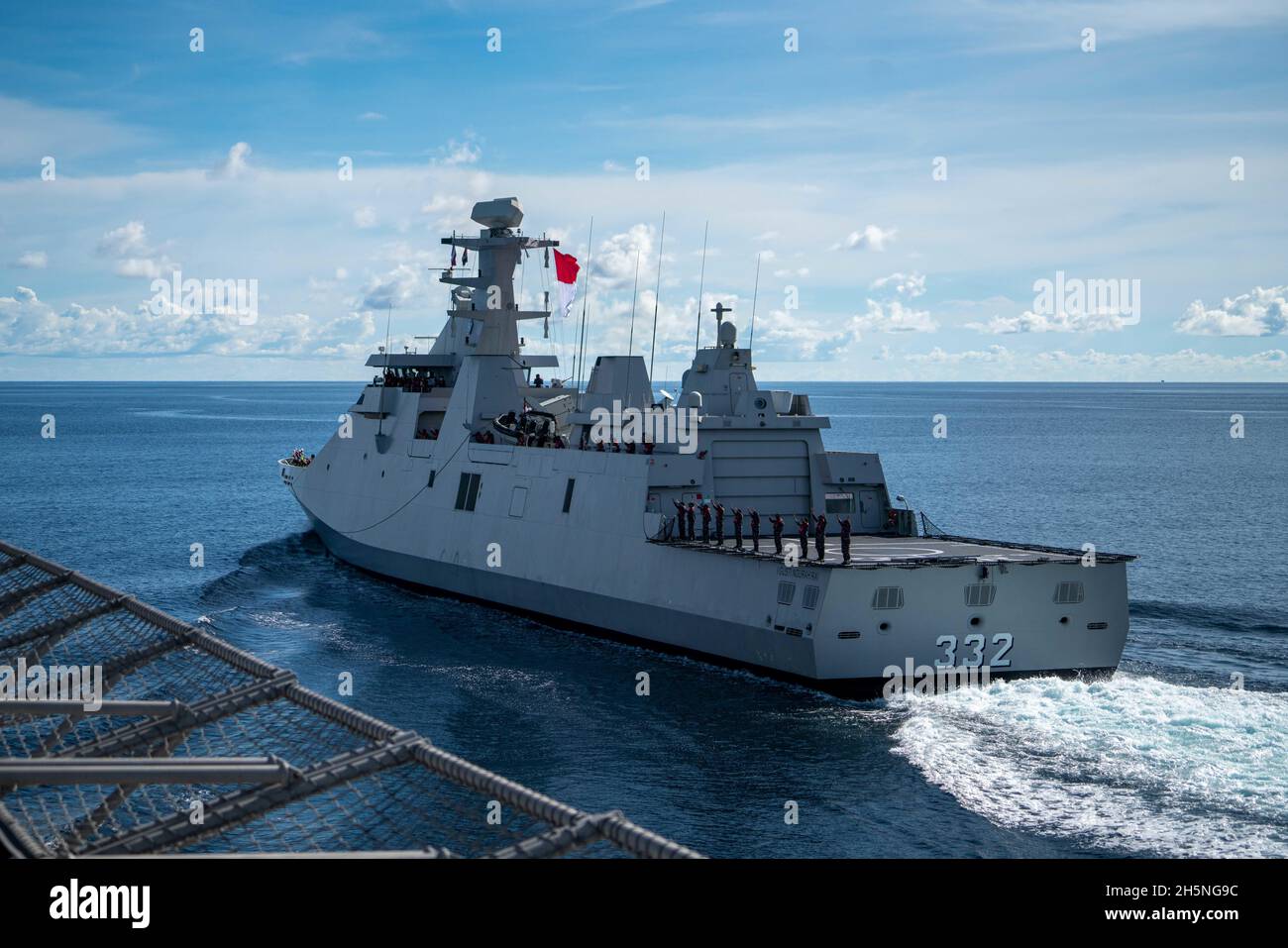211109-N-FA490-4060 JAVA SEA (Nov. 9, 2021) The Tentera Nasional ...