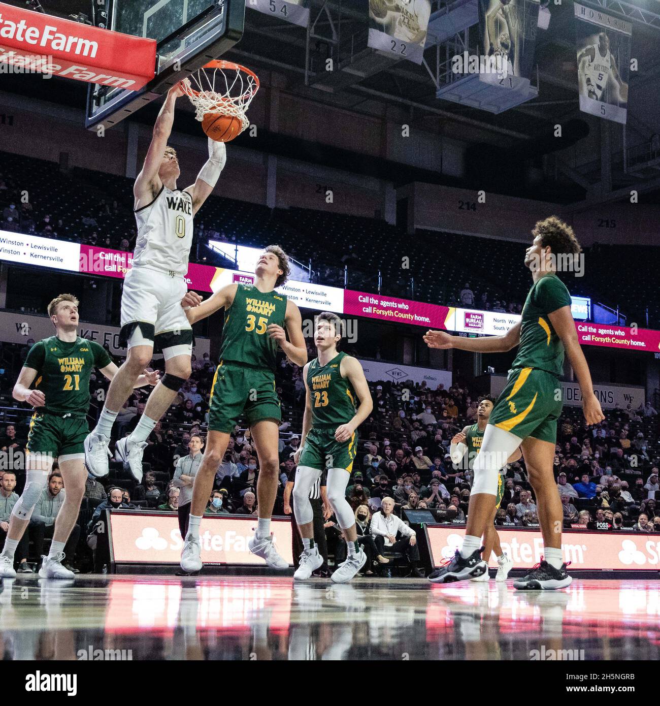 Winston-Salem, NC, USA. 10th Nov, 2021. Wake Forest Demon Deacons ...