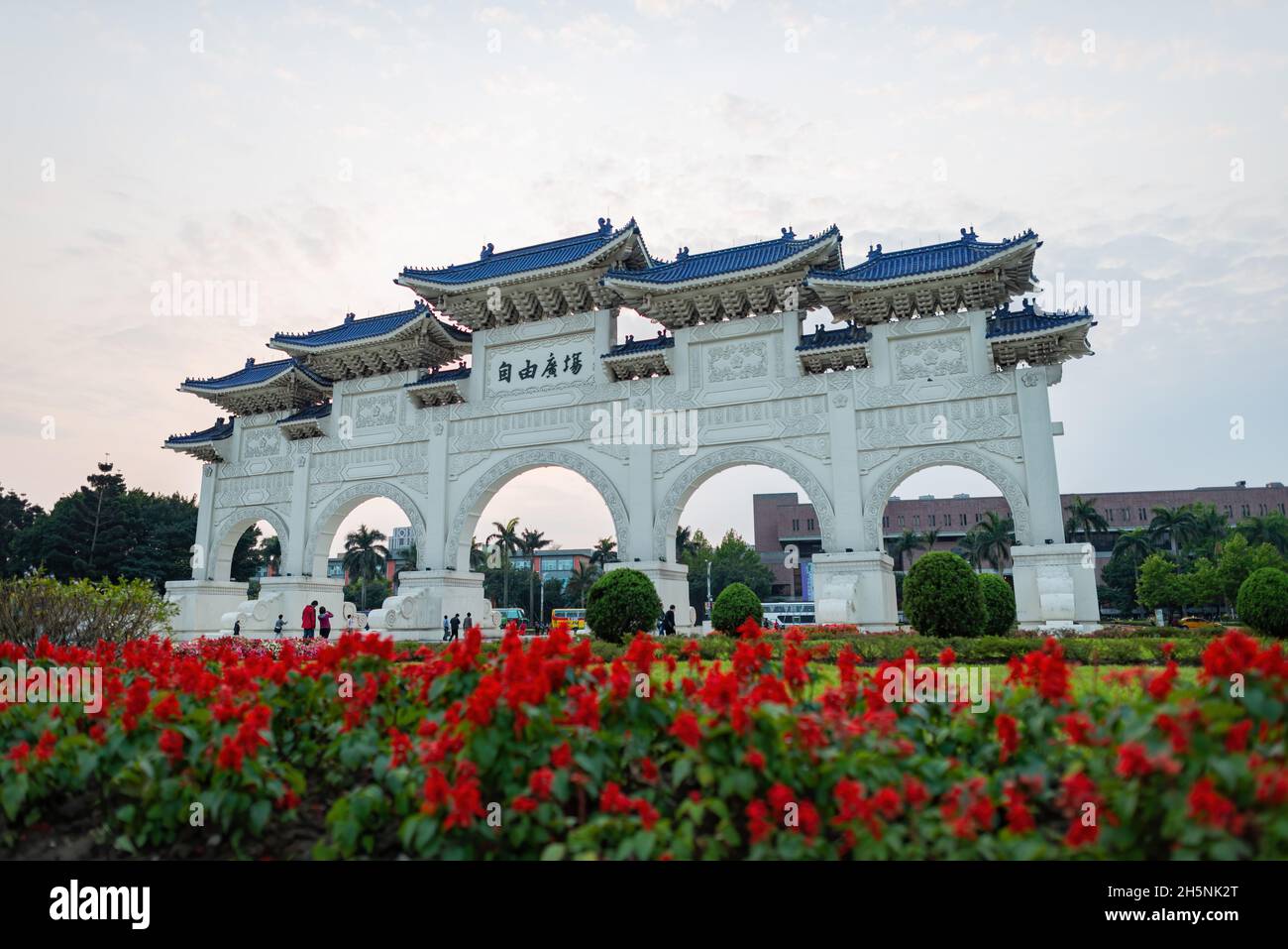 Sunny view of the Liberty Square Arch at Taipei, Taiwan Stock Photo - Alamy