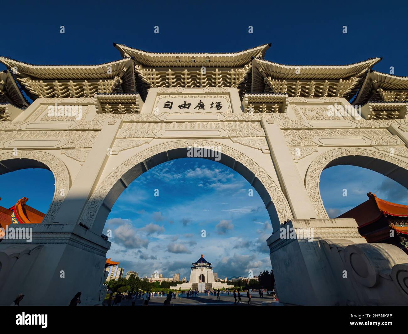 Chinese triumphal arch hi-res stock photography and images - Alamy