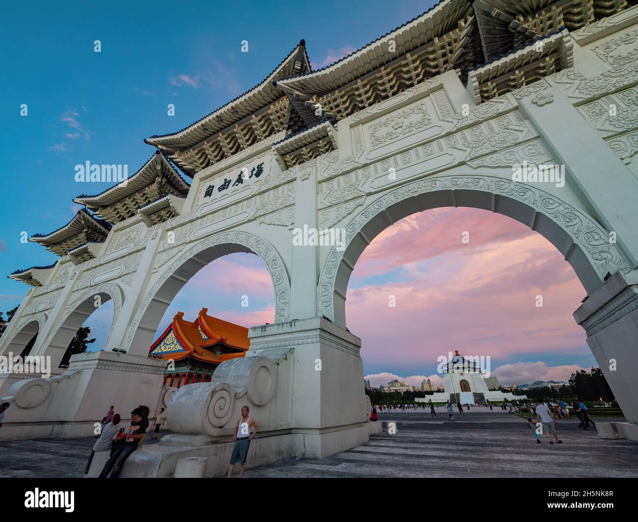 Chinese triumphal arch hi-res stock photography and images - Alamy