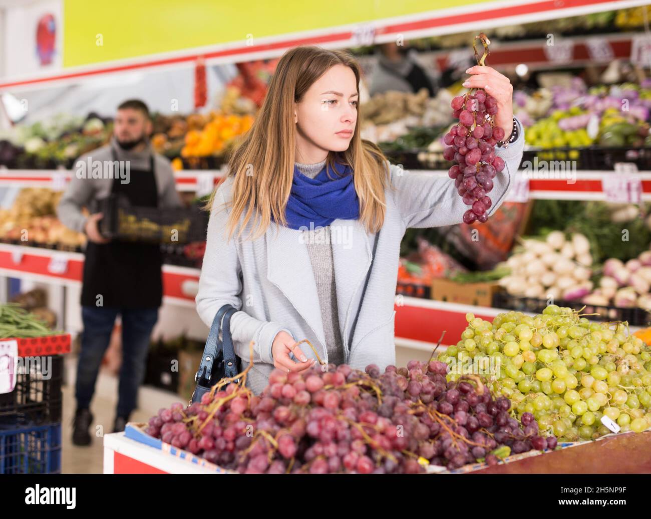 Woman is choosing fresh grape in food shop Stock Photo - Alamy
