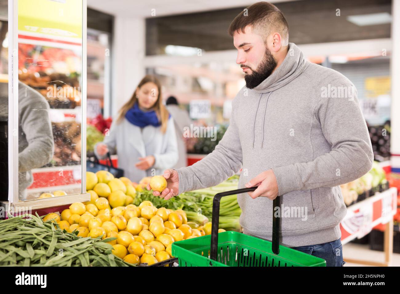 Male customer buying lemon at supermarket Stock Photo - Alamy