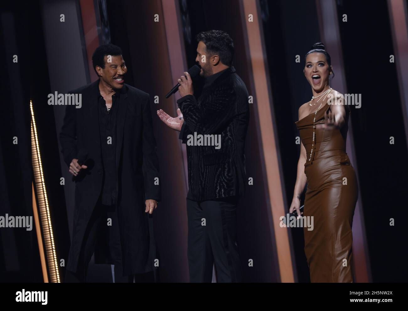 Nashville, United States. 10th Nov, 2021. Katy Perry (R) and Lionel ...