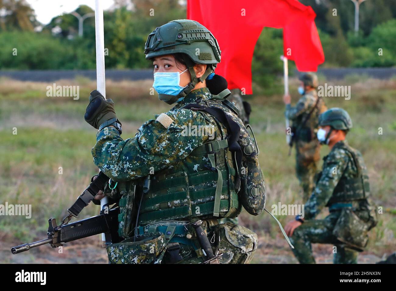 Tainan, Taipei, Taiwan. 11th Nov, 2021. Soldiers with machine guns and ...