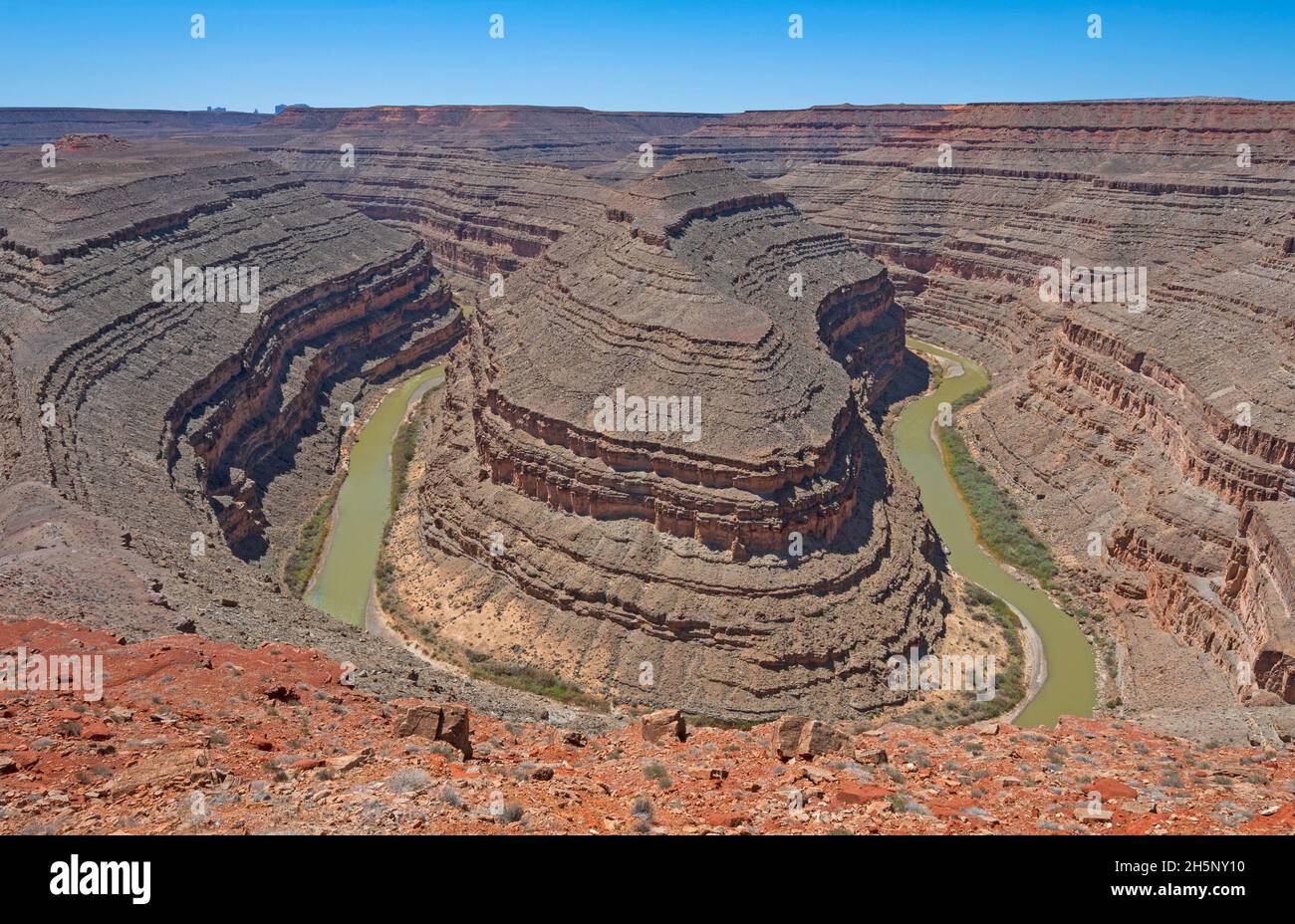 Dramatic River Channel Through the Rocks in Goosenecks State Park in ...