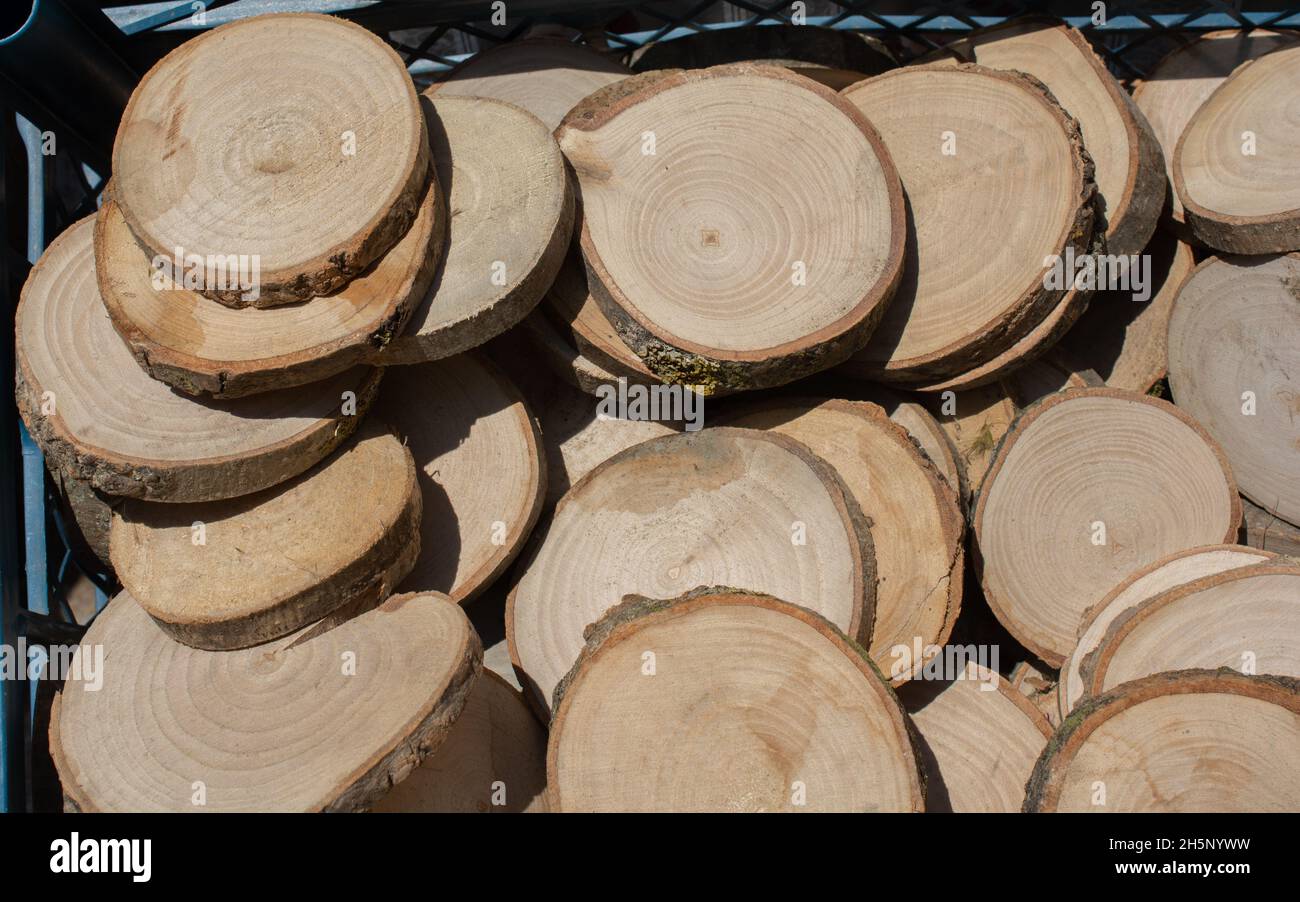 Wooden log pieces hi-res stock photography and images - Alamy