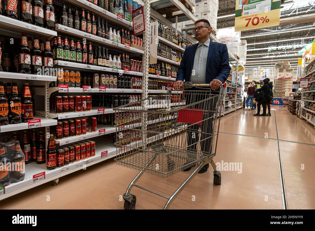 Russia supermarket alcohol hi-res stock photography and images - Alamy