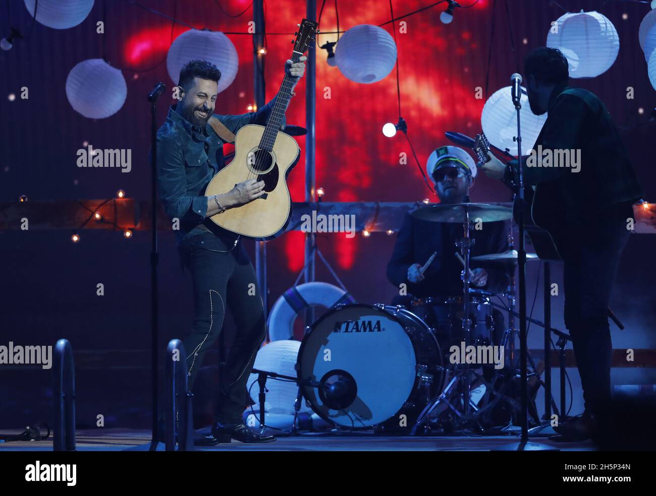 Cma awards 2021 hi-res stock photography and images - Alamy