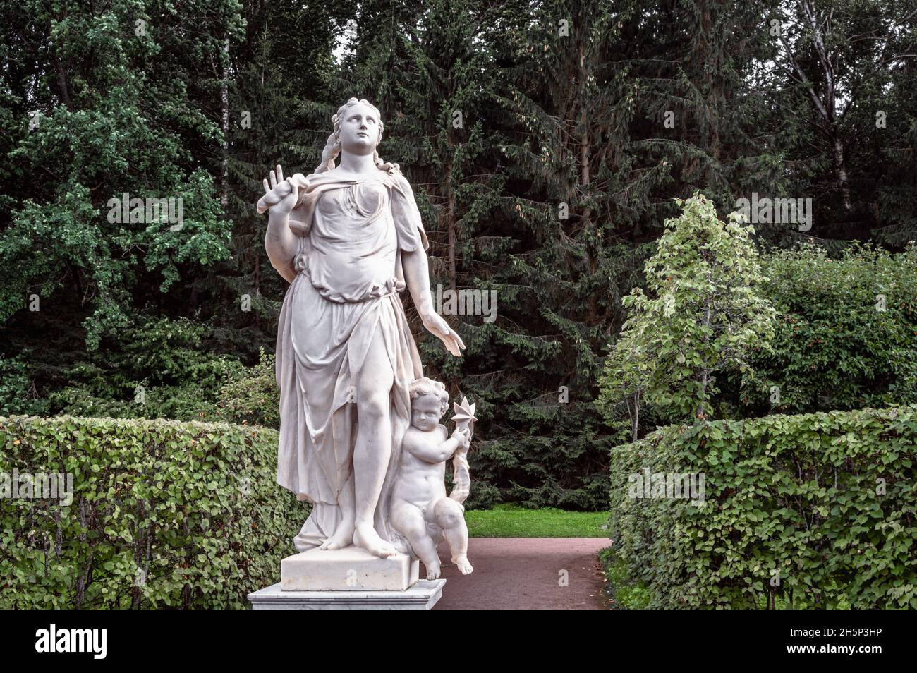 Antique statue of a woman with her child in the Lower Park of Peterhof ...