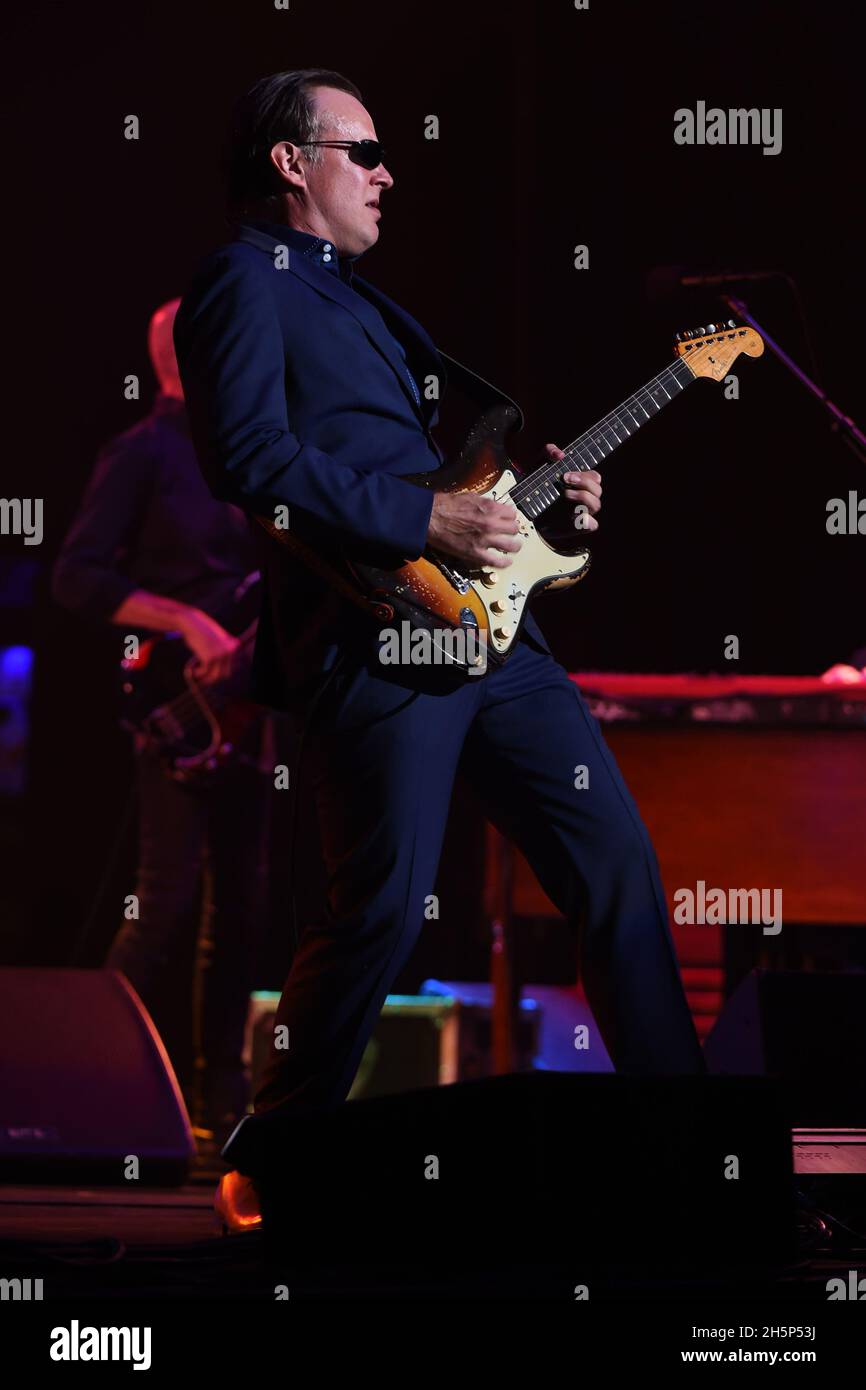 Smart financial centre sugar land hi-res stock photography and images ...