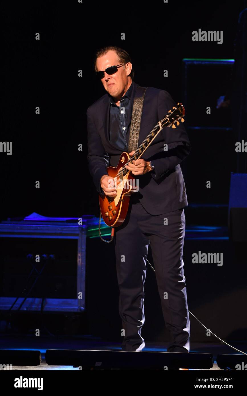 Smart financial centre sugar land hi-res stock photography and images ...