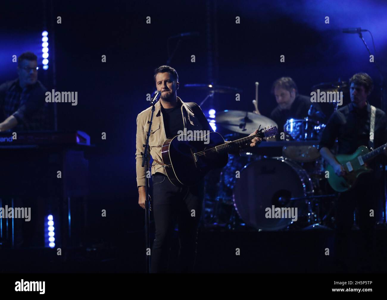 Cma awards 2021 hi-res stock photography and images - Alamy