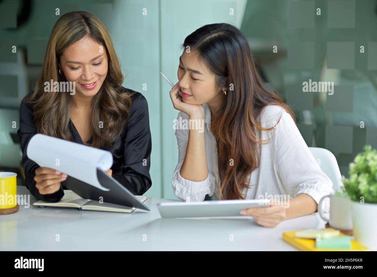 Paperwork process hi-res stock photography and images - Alamy
