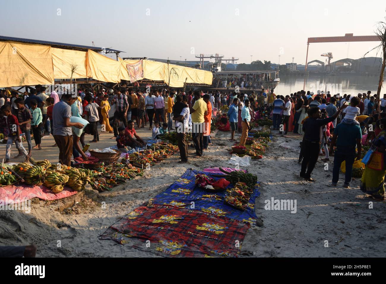 Howrah, India. 10th Nov, 2021. Hindu devotees pray on the riverbank of ...