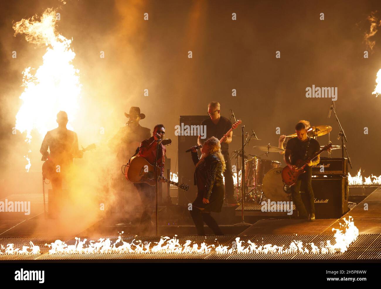 Cma awards 2021 hi-res stock photography and images - Alamy